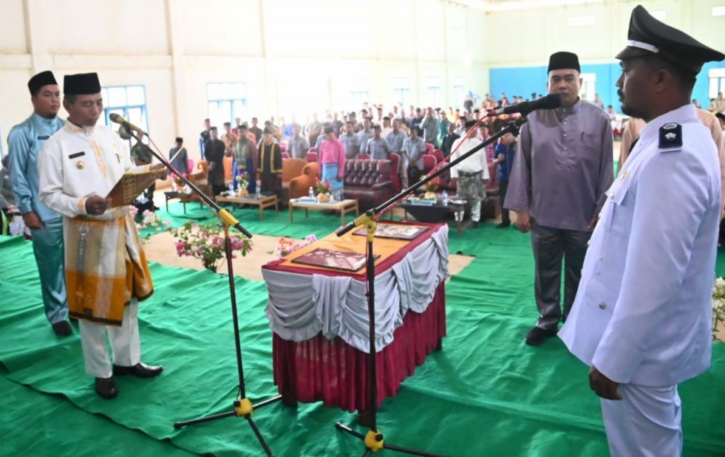 H Mashuri Lantik Imam Mustofa Jadi Kades Sialang – Serambi Jambi